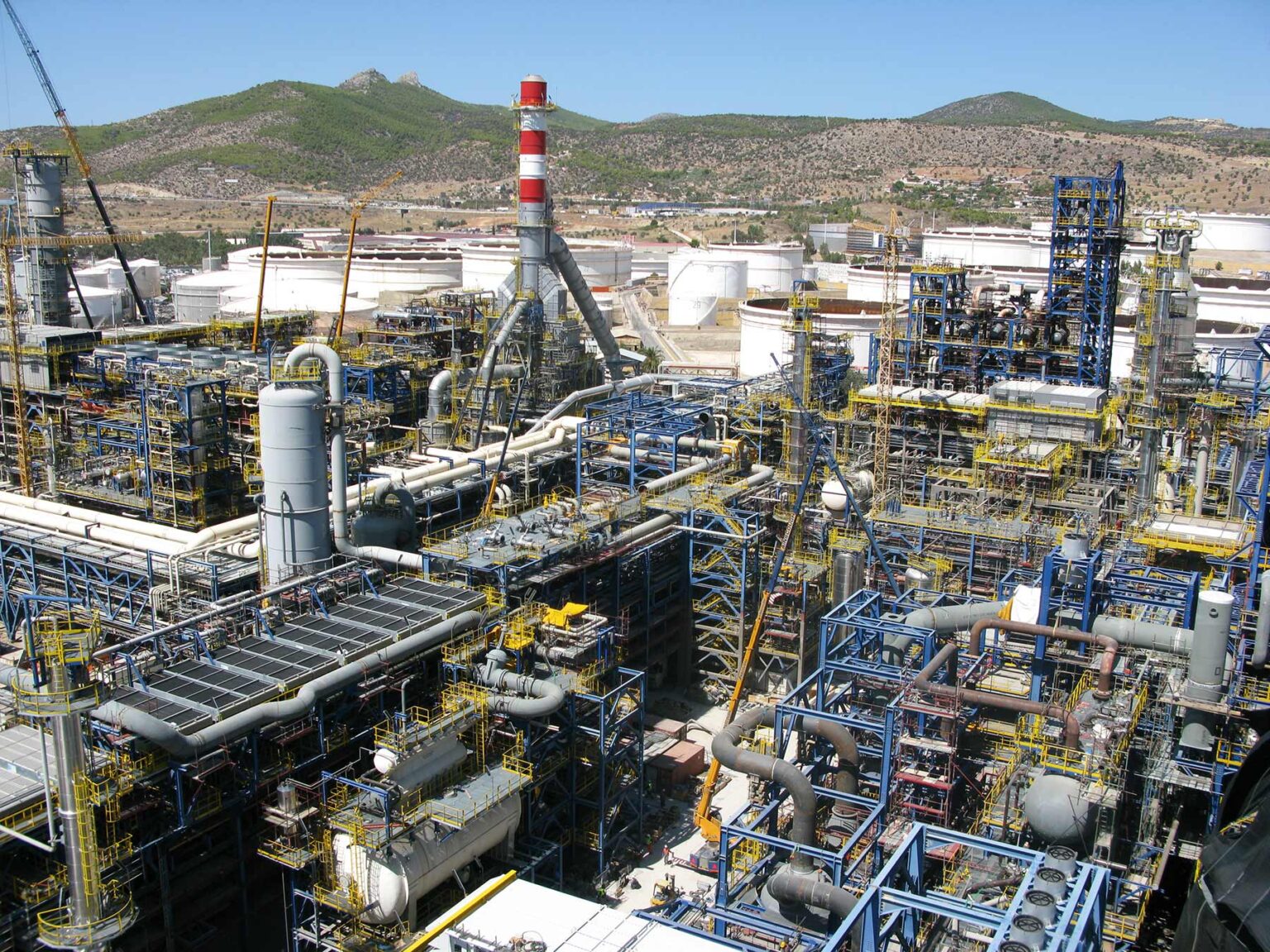 Steel Constructions for HELLENIC PETROLEUM S.A. in Athens – METEKO S.A.